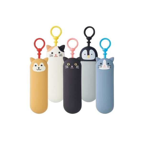 ●幅・奥行・高さ：33mm×20mm×130mm●本体：シリコーンゴム●カギは１〜３本程度収納できます。※カギはフック下約55mm程度、横幅は約25mm程度がオススメです。