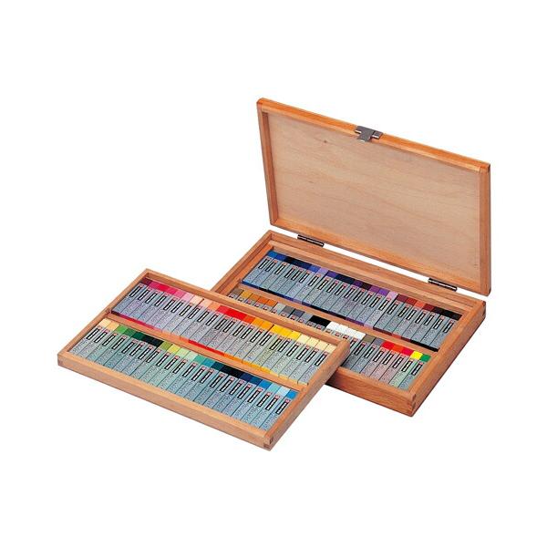 ●サイズ：183×262×42mm●重量：1,425g