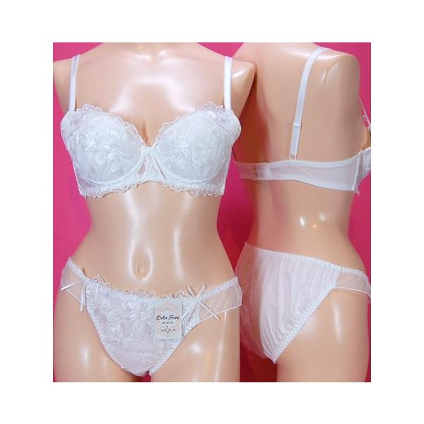 Ｍサイズ：ヒップ８７〜９５Ｌサイズ：ヒップ９２〜１００ブラジャー：ポリエステル　ナイロン　その他ショーツ：ポリエステル　ナイロン　その他ブラのホックが２列で３段階の調節可能パッド取り外し可能痛くなりにくい柔らかワイヤー入りストラップ取り外し...