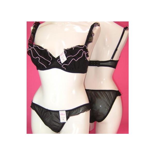 ショーツのサイズ：ヒップ８７〜９５（Ｍサイズ)ブラジャー：ポリエステル　ナイロン　その他ショーツ：身生地（ポリエステル１００％）ブラのホックが２列で３段階の調節可能パッド取り外し可能ワイヤー入り