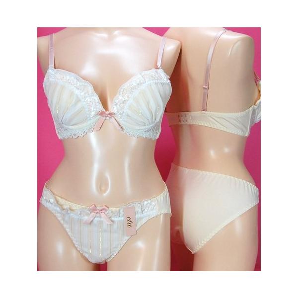 Ｍサイズ：ヒップ８７〜９５Ｌサイズ：ヒップ９２〜１００ＬＬサイズ：ヒップ９７〜１０５ブラジャー：ポリエステル　ナイロン　その他ショーツ：ポリエステル　ナイロン　その他ブラのホックが２列で３段階の調節可能パッド取り外し可能ストラップ取り外し可...