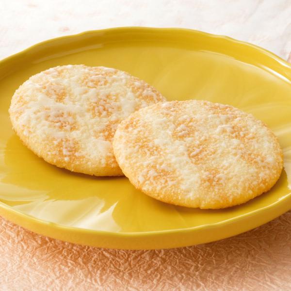 あっさり塩味のおせんべいに、上品な甘さの和三盆蜜を掛けました。さくさくとした食感とやわらかな甘さ、程よい塩辛さのバランスが絶妙です。【内容量】：1枚入り×10袋【サイズ】：縦200mm×横130mm×高さ55mm【総重量】：約183g【ギフ...