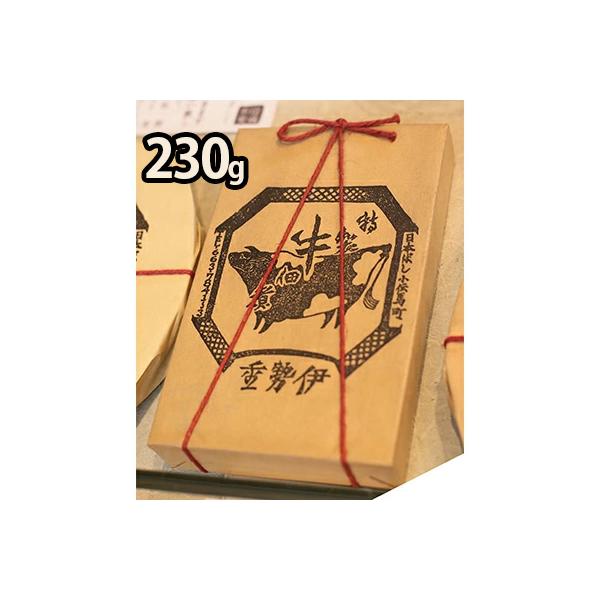 伊勢重は、明治2年創業。東京で最も長い歴史を持つすき焼き専門店です。地下は炭火・家伝の割り下・機械を一切使用しない手切りによるすき焼き専門店として。1階では、冷蔵庫のない明治初期に牛肉の長期保存を目的に考案された牛佃煮と精肉の販売をしていま...