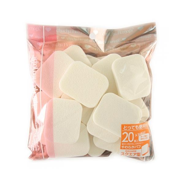 細かい凹凸もしっかりカバーするやわらかメイクパフ。毎日パフを取替えて、清潔にメイクアップできる。チーク等のぼかしにも。