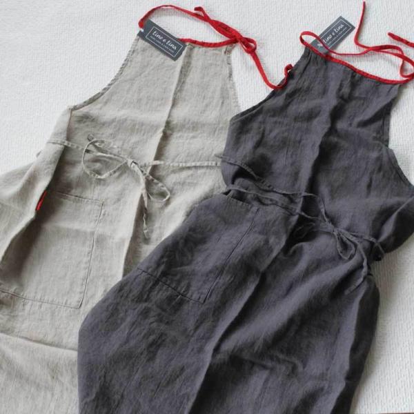 シンプルなフォルムに、首紐のアクセントカラーですっきりとした印象のミラ。スマートで繊細な雰囲気は、暮らしに自然と馴染みます。サイズ：フリーサイズ　（モデル身長170cm）材　質：リネン 100%原産国：リトアニア※※※※※ 注意事項 ※※※...