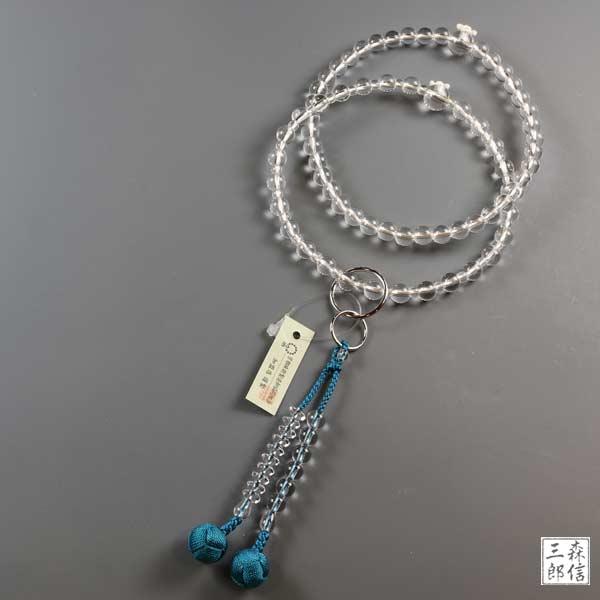 浄土宗専用 京念珠 本水晶 六万浄土 クローム環 女性用京念珠 (房色・青 小田巻)数珠玉は天然石【天然　本水晶】です。房は通常の梵天のように潰れたり傷んだりしない【小田巻】です●京念珠ブランド平成19年4月6日に「京念珠」の商標登録（地域...