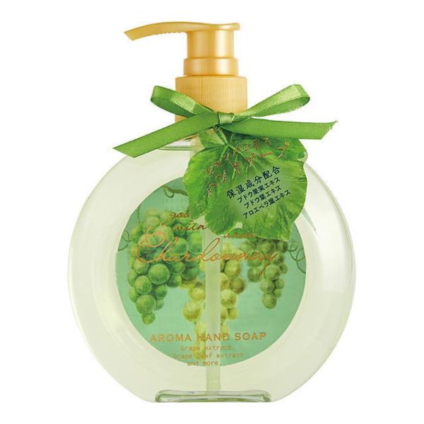 豊かな香りに包まれながら手肌を洗い上げるハンドソープ。保湿成分ブドウ果実エキス、ブドウ葉エキス、アロエベラ葉エキス配合。【シャルドネ】白ぶどう果汁があふれだすような、みずみずしいシャルドネの爽やかな香りが織りなすバス＆ホームフレグランスシリ...