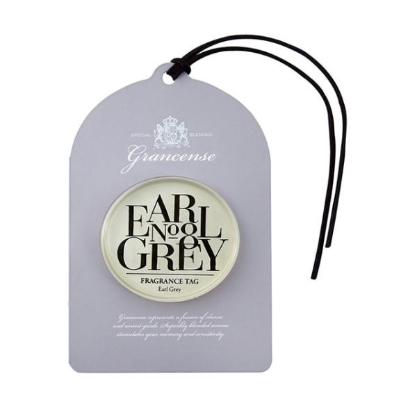 深みのあるブレンドアロマが香る、吊り下げタイプのエアフレッシュナー。フレグランスジェルからやわらかく香りが広がります。フックやバーなどに掛けて使いやすいタグデザイン。トイレや書斎などの小空間、クローゼット、車内など様々な場所に。【香り】爽や...