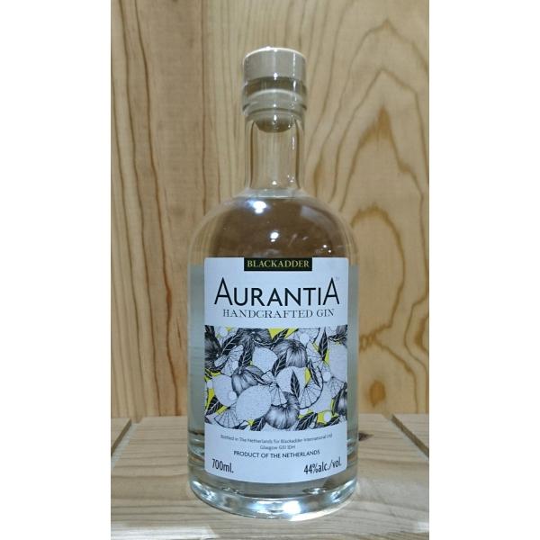 ウィスキーのボトラーズとして有名なブラックアダー。２０１７年に初めてオリジナル品としてリリースされたジンで、ズイダム蒸留所にて製造されています。柑橘類を意味する“オランチア”の名の通り、レモンやオレンジをたっぷりと使用したサッパリ爽やかな味...