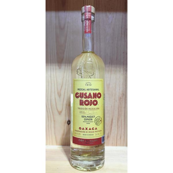 メスカルとは簡単に言えばテキーラの法廷産地以外で製造されたものを指します。アガベ１００％を原料につくられたメスカルに、テキーラの原料アガベに生息するイモムシ「グサノ」一匹をいっしょに瓶詰め。ボトルの残り少なくなった頃、液体と一緒にこのイモム...