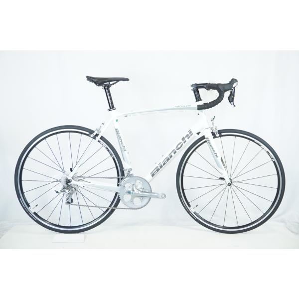■商品情報メーカーサイズ:57シートチューブ(C-T):540mmトップチューブ(C-C):560mm(ホリゾンタル換算)適応身長:182-188cm(目安)重量:約8.8kgフレーム材質:アルミフロントフォーク:アルミ+カーボンレバー:S...