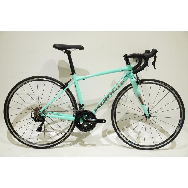■商品情報メーカーサイズ:47サイズシートチューブ(C-T): 450mmトップチューブ(C-C):515mm(ホリゾンタル換算)適応身長:約160cm前後(目安)重量:約9.3kgフレーム材質:アルミフロントフォーク:カーボンレバー:SH...