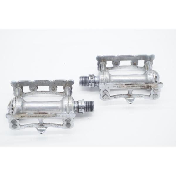 ■商品情報・タイプ：フラットペダル■状態・使用に伴う傷や汚れ、錆があり使用感強めの状態です。・軸にゴリ感はありませんがガタつきが少しあります。■付属品・なし。※画像に掲載されているものが全てです。※画像にないものは欠品となりますのでご注意く...