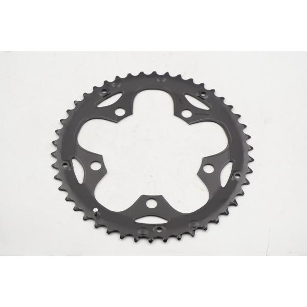 ■商品情報・PCD：110・歯数：46T■状態・使用感なく綺麗な状態です。※展示保管による傷がつくことがございます。■付属品・なし（画像に掲載しているものが全てです）■注意事項※店頭受取の場合、本品はタイトル表記の在庫店のみでのお渡しとなり...