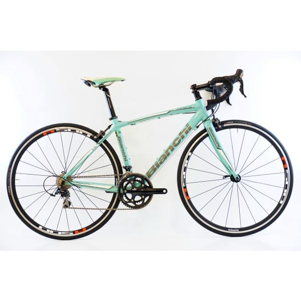 ■商品情報メーカーサイズ:46シートチューブ(C-T): 約440mmトップチューブ(C-C):約520mm(ホリゾンタル換算)適応身長:160-170cm(目安)重量:約8.9kgフレーム材質:アルミフロントフォーク:アルミ+カーボンレバ...