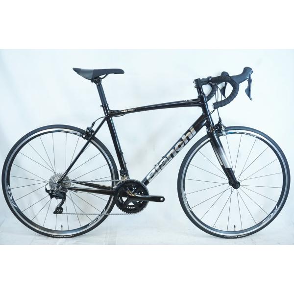 ■商品情報メーカーサイズ:57シートチューブ(C-T): 540mmトップチューブ(C-C):560mm(ホリゾンタル換算)適応身長:175-185cm(目安)重量:約9.95kgフレーム材質:アルミフロントフォーク:カーボンシフトレバー:...