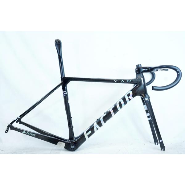 ■商品情報メーカーサイズ:49シートチューブ(C-T): 455mmトップチューブ(C-C):515mm適応身長:155-165cm(目安)重量:実測値 約1770g(ハンドル・シートポスト込み)フレーム材質:カーボンフロントフォーク:カー...