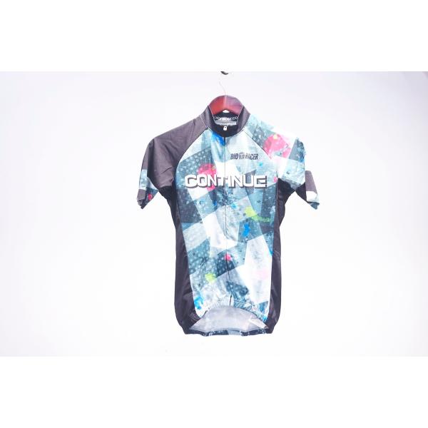 ■サイズ・2/Sサイズ■状態・使用に伴う傷や汚れがあります。・袖あたりに白い汚れがございます。■付属品・なし■注意事項※店頭受取の場合、本品はタイトル表記の在庫店のみでのお渡しとなります。※中古商品でございますので、状態や付属品等が純正仕様...