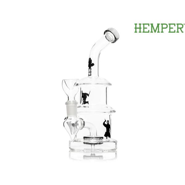 HEMPER NINJA RIGヘンパー ニンジャ リグ ガラスボングアメリカはラスベガスのブランド、HEMPER ヘンパーから小型のガラスボングです屋敷には3人の忍者が煙に巻いています。サイドにはダバーツールなどを差し込めるグラスホールが...