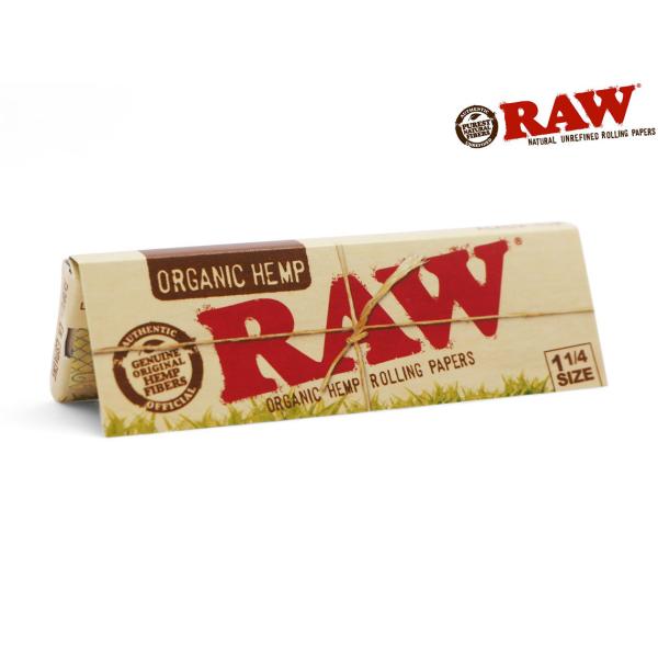 RAW ORGANIC HEMPロウ オーガニックヘンプペーパー 1 1/4RAW/ロウシリーズペーパー（巻紙）は化学薬品を使用しない無漂白紙に加え、塩素不使用なので有害な煙が軽減されています。サイズ:長さ78mm/幅45mm/50枚入り素...