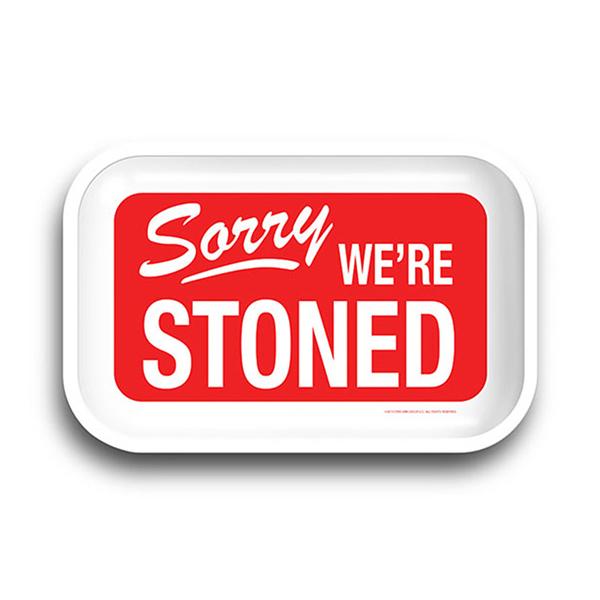 SORRY WERE STONED ROLLING TRAY ローリングトレイホワイトカラーのアルミ製ローリングトレーですこのトレイではタバコをこぼしても安心パイプやライター、グラインダー、ローリングペーパー（巻紙）など小物入れなどにも最適...