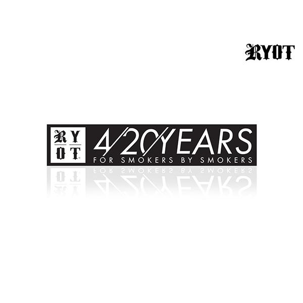 RYOT 420 YEARS ステッカー ブラックアメリカはマイアミのRYOT社から420ステッカー耐水性のあるビニールステッカーになりますFOR SMOKER BY SMOKER（スモーカーによるスモーカーの為に）サイズ：2cm×10.2cm