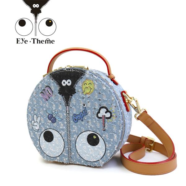 EYE THEME(アイテーマ)から、円形型デニム2wayショルダーバッグが入荷。カラフルなイラストにスパンコールが散りばめられたエネルギッシュなデザイン。製造上の特性により、プリントのズレや色むら・細かい傷等がある場合がございます。入荷時...