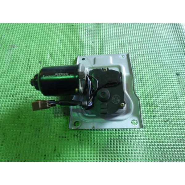 **** 商品説明を必ずご確認ください ****部品管理番号：000043239361600部品メーカー：デンソーメーカー純正品番：MC896052部品名：Fワイパーモーター部品メーカー品番：159100-9490部品区分：リサイクル品管理...