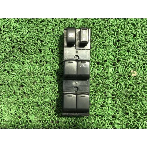 **** 商品説明を必ずご確認ください ****部品管理番号：000046147761900メーカー純正品番：25401-3VA0D部品名：パワーウインドウスイッチ部品区分：リサイクル品車名：ノート車両タイプ名：5ドアハッチバック通称型式：...