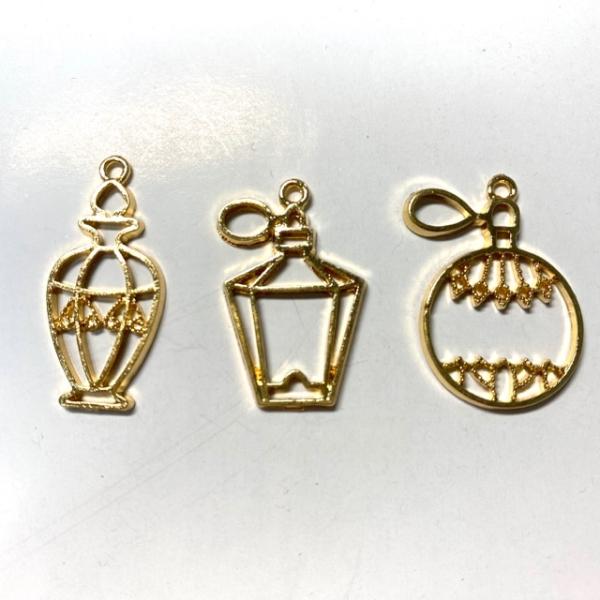 サイズ 約３センチ香水　ボトル型 チャームレジン枠　3種類 3個セットレジン制作にぴったり！デコパーツとしても使えます！チャームとしてキーホルダー、ピアス作成などにもぴったり！アクセサリー材料ハンドメイドパーツ手芸用品クラフトアクセサリーキ...