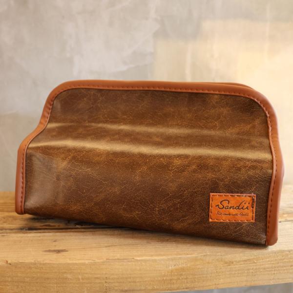 Sandiiのシートカバーのカヌレ生地で製作致します。シートカバーの車内インテリアと絶妙にマッチします。受注生産となり、納期はおよそ6〜10週間。シートカバーと一緒にお届けいたします。