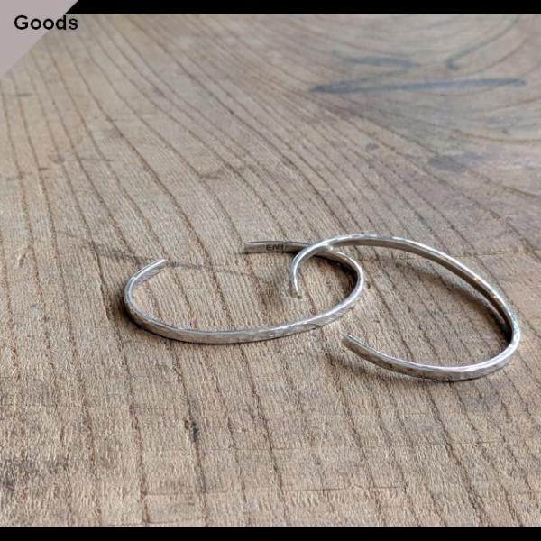 ■商品詳細　【サイズ】M：内径約18cm（シルバー全長15.5cm、口幅2.5cm）L：内径約19cm（シルバー全長16.5cm、口幅2.5cm）シルバー幅：約3mmシルバーの厚み：約1mm※サイズは入荷時の寸法ですが、１点ずつ多少の個体差...