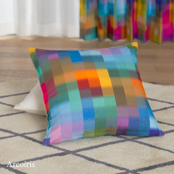 スペインらしいカラフルなブロックチェック。レインボーカラーがモザイクのように並んだ他にはないデザインです。パッと目を惹くデザインをお探しの方に。■商品：クッションカバー YH856 アルコイリス■サイズ：45cm×45cm■素材：綿100%...