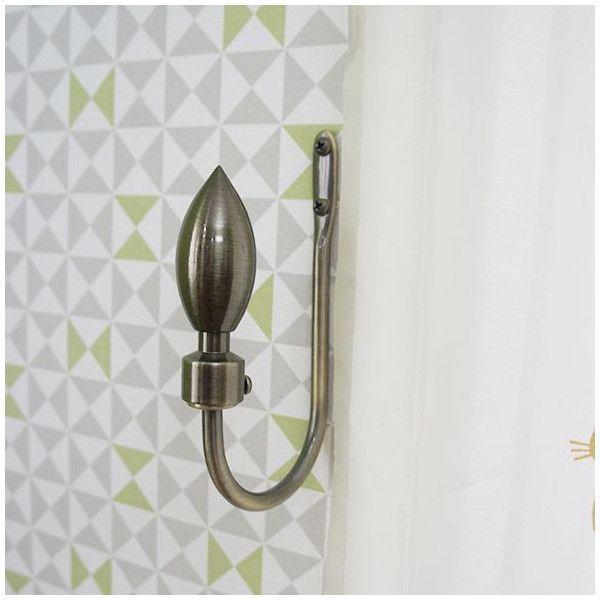 カーテンレールとお揃いのおしゃれなアイアンカーテンホルダー/房掛け 雑貨 カーテン留め アームホルダー ■商品名：アイアンカーテンホルダー■材質：Jフック（スチール）/キャップ（亜鉛ダイキャスト）■耐荷重：2kg■適用：台湾製■付属品：ホル...