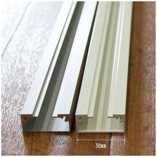 商品名:クチャーレール　ルーミー30　直線レールカラー:ホワイト/シルバーレール耐荷重:15kg材質：アルミ摘要：日本製/天穴開き仕様（天穴4.5Φ）※ジョイント（151cm以上はジョイント式）