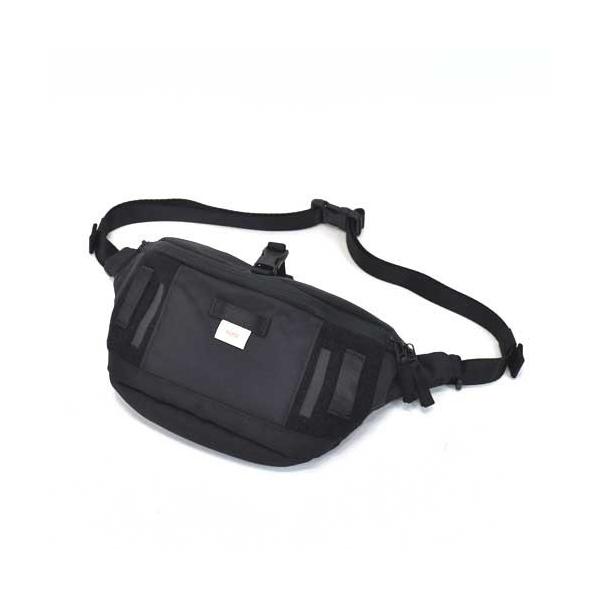 Nunc/ヌンクからCrony Waist Bag のご紹介です！ 異素材の組み合わせによるブラックグラデーションがデザインポイントになったウエストバッグ。フロントのメインファスナーはスライダーが4個ついていますので、左右、正面と使い分ける...