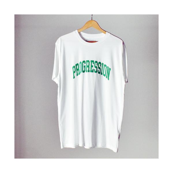 PROGRESS RUNNING CLUB / プログレスランニングクラブからPROGRESSION T SHIRTのご紹介です！オーガニックコットン素材を使用した肌触りの良い半袖Tシャツ。胸元にはカレッジ風のロゴプリントが施してあり、シン...