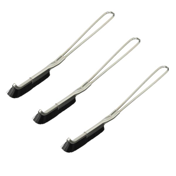 【内容量】1本【商品サイズ】約W1.8×D24.5×H5cm【材質】本体：ステンレス、ブラシ：ナイロン【生産国】日本『隙間掃除ブラシ 大津式 お掃除ブラシ J（1本）』 お掃除業界のプロ！大津たまみさん監修。洗剤いらずでスキマも角もすっきり...