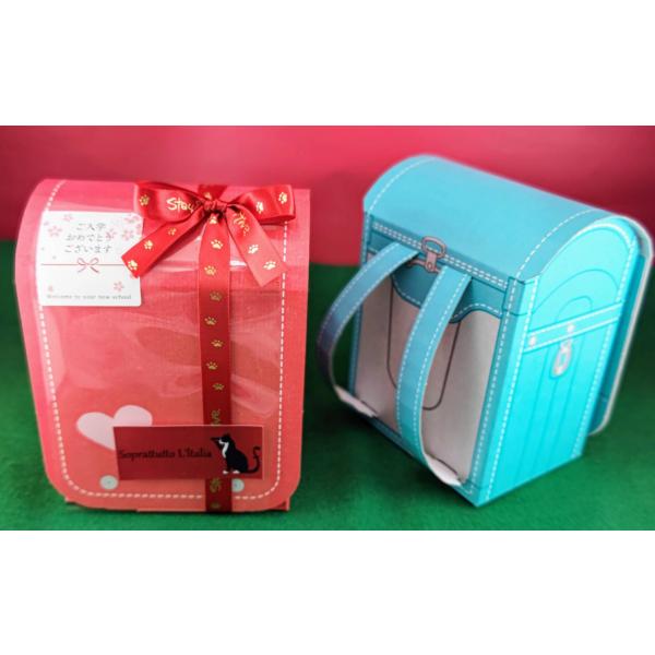 ＊ランドセル１つとロールケーキ１つの1セットの販売になりますランドセルの立体箱にロールケーキを入れてプレゼントに！ロールケーキ1本　長さ１２ｃｍ　重さ２３０g以上ランドセルの大きさ　幅１１ｃｍ　厚さ８ｃｍ　高さ１４ｃｍ賞味期限冷凍３週間です...