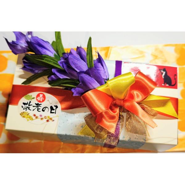 ９/１５敬老の日に感謝を込めてプレゼントを贈りましょうリンドウのお花は造花であり、いつまでも美しい状態でお渡しできます。リンドウの紫色は高貴で尊敬に値する色といわれ健康を願う気持ちのお花とされています。日時指定選択ございましたらお支払い確定...