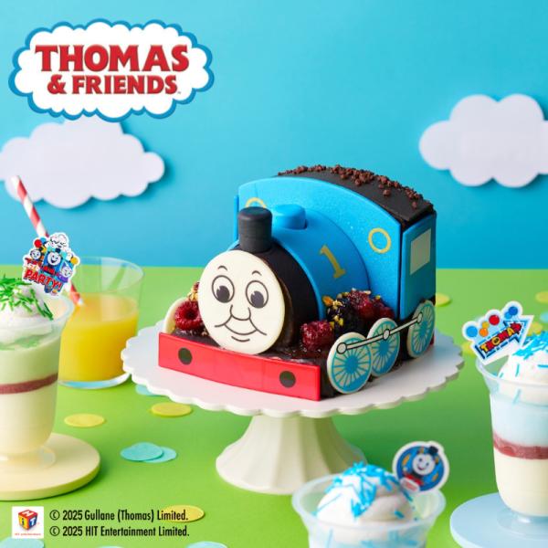 スポンジ生地で白桃と黄桃をサンドし、北海道産クリームを使ったチョコレートでコーティング。顔や車輪、石炭もチョコレートですべて食べられます。内容 ： 1台特定原材料等 ： 小麦・卵・乳成分・アーモンド・大豆・オレンジ・もも・ゼラチン賞味期限 ...