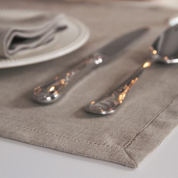 人気のカルボに、縁飾りをデザインしたヘムステッチタイプが加わりました。クラシックなデザインは、どんなシーンにも。洗いざらしでデイリーに使うのもお勧めですが、綺麗にアイロンがけすると、ちょっとお洒落なお食事会にも使えますね。*********...