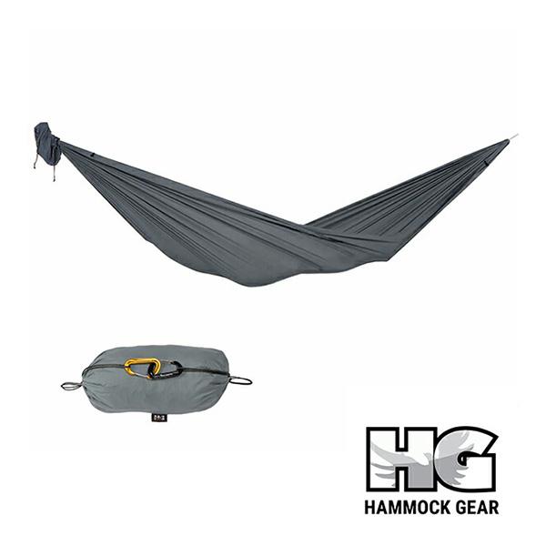Hammock Gear製の汎用ハンモックです。両端のカラビナを使い固定するタイプです。通常の木などに取り付ける以外にも、McLean Metalworks製各種ハンモックマウントにもご利用いただけます。※カラー:チャコールグレー※ナイロン...