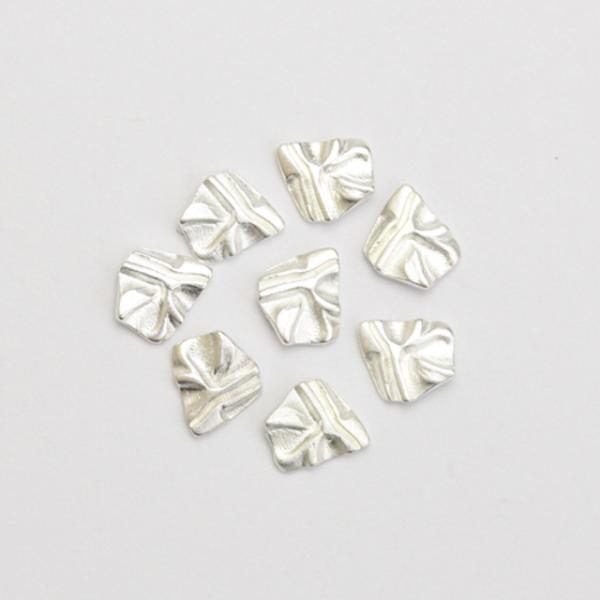 西山麻耶先生プロデュース商品です。Donaclassy〜ワンランク上の洗練された指先に〜ワンカラーやクリアネイルにこのパーツだけ、アートの仕上げに一粒など、シンプルなのでこれ一つでもオシャレでクラッシーに仕上がります。マットカラー、ツヤ有り...