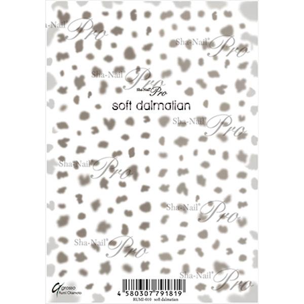 エアブラシと手描きの中間のような絶妙なふんわり感のあるレオパードパーツ。カジュアルさゆえにアニマル柄が苦手な方にもオススメ頂ける上品な仕上がり。なじみがいいのでオフィスネイルにも取り入れられるナチュラルなデザイン。デザイン：ソフトダルメシア...