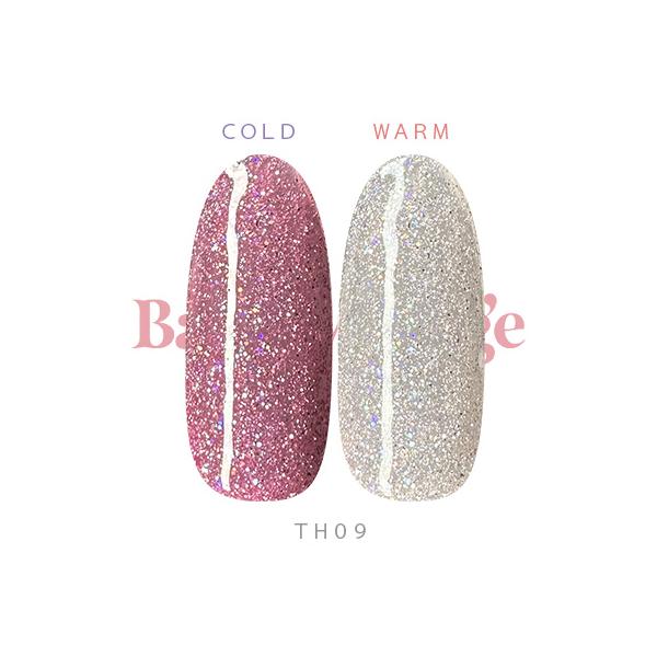 ＴＨ０９貴方色に変わるジェル！！気温や体温によって色が変化する特殊なジェルに待望の新色が仲間入り！！今回のカラーはhotの時もcoldの時も兎に角オシャレで可愛いです。フラッシュパウダーも増量したのでキラキラの輝きを是非お楽しみください。見...