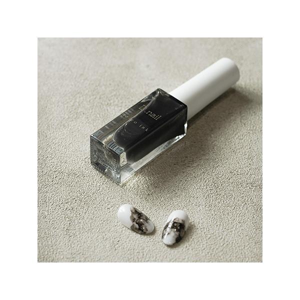 ０２　墨色ジェルの上に垂らすだけで簡単にアートが完成するネイルインクです。クリアとマットで、それぞれ違う楽しみ方ができます。※ご使用前によく振ってからお使いください。５ｍｌ９０×２０ｍｍ【ネイルアート　絵の具　ニュアンスインク　インクネイル...