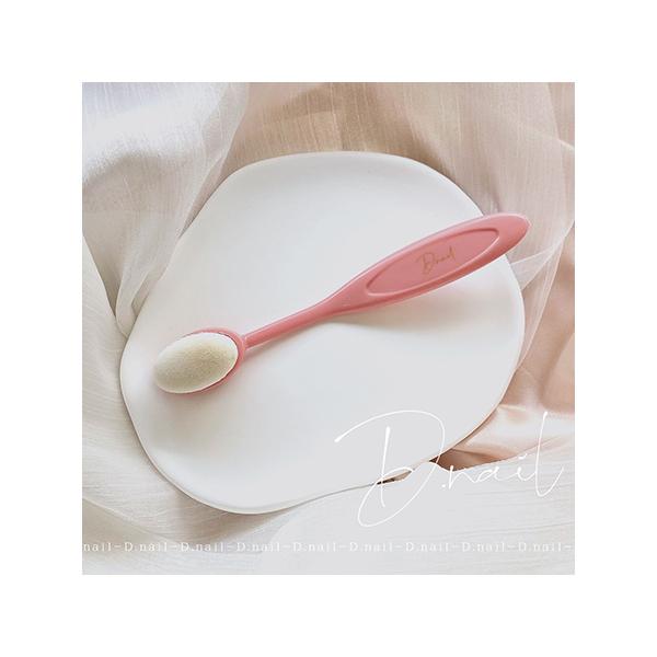 キャップ付きミラーパウダーを落とすのに最適なダストブラシです。キャップ付のため、ブラシ部分を保護できます。１本１４５×２５ｍｍ【ネイル ネイルグッズ ダストブラシ ピンク】