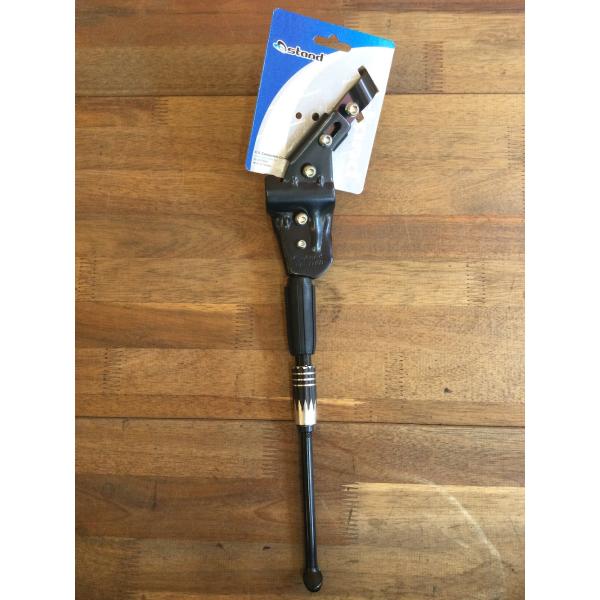 定番のキックスタンドスタンド中央にある部品を回すことによってサイズ調整可能