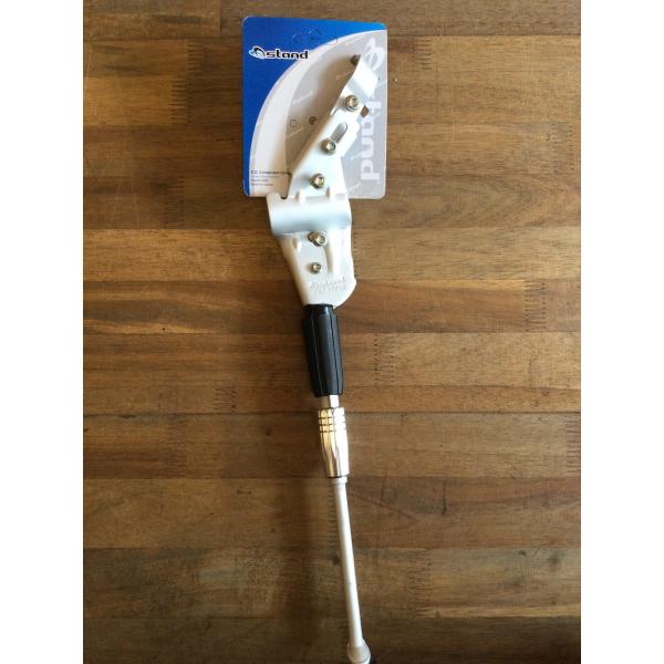 定番のキックスタンドスタンド中央にある部品を回すことによってサイズ調整可能